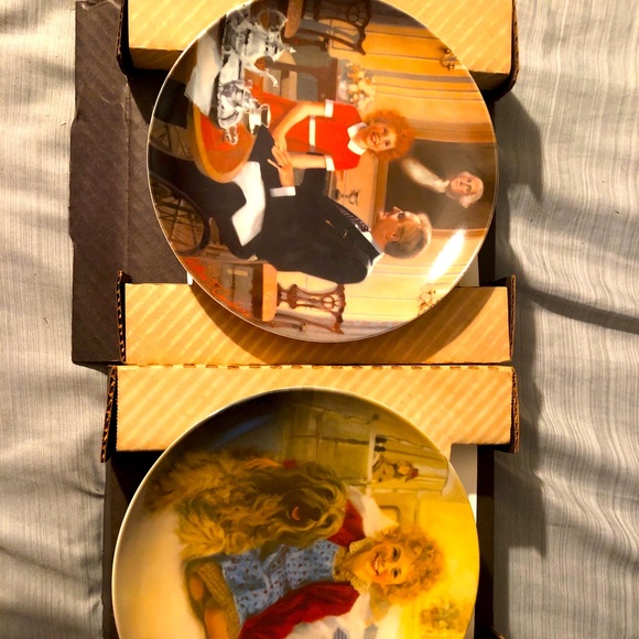 Knowles | Accents | Collectible Plates From Movie Annie | Poshmark